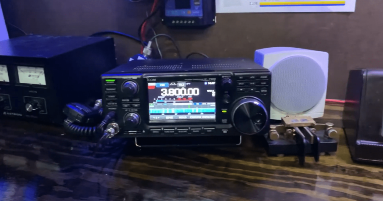 The 8 Best Ham Radio Desk Ideas - NerdyTechy